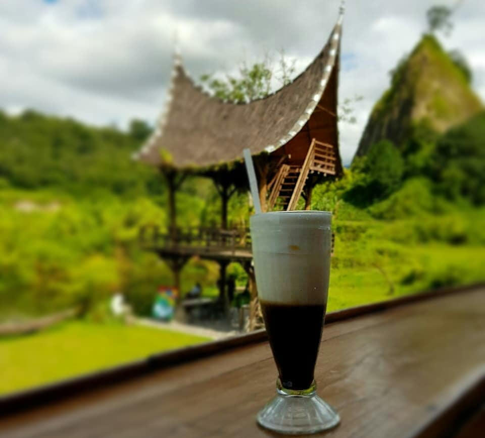 Nikmati Hidangan Lezat di Restoran Pemandangan Alam yang Indah