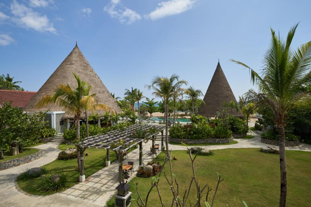 Sudamala Resort, Komodo, Labuan Bajo: Resort Mewah di Gerbang Taman ...